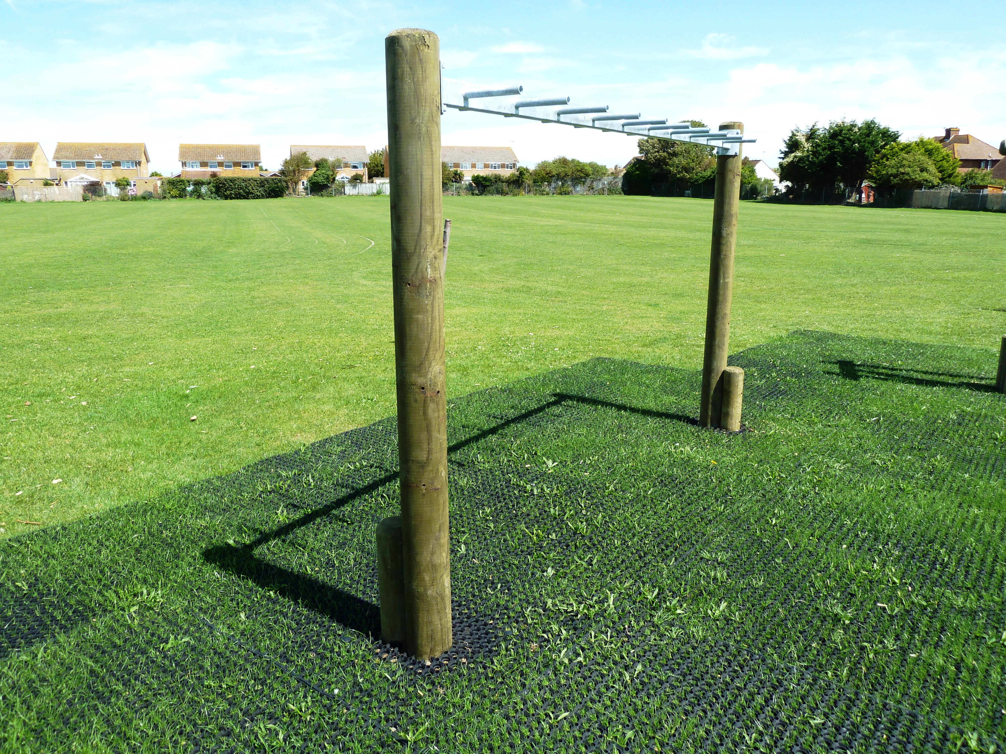 Monkey bars fitted between solid timber posts2 – Arbworx